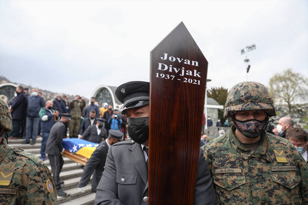 Foto: Sahranjen legendarni general Jovan Divjak - TIP.ba