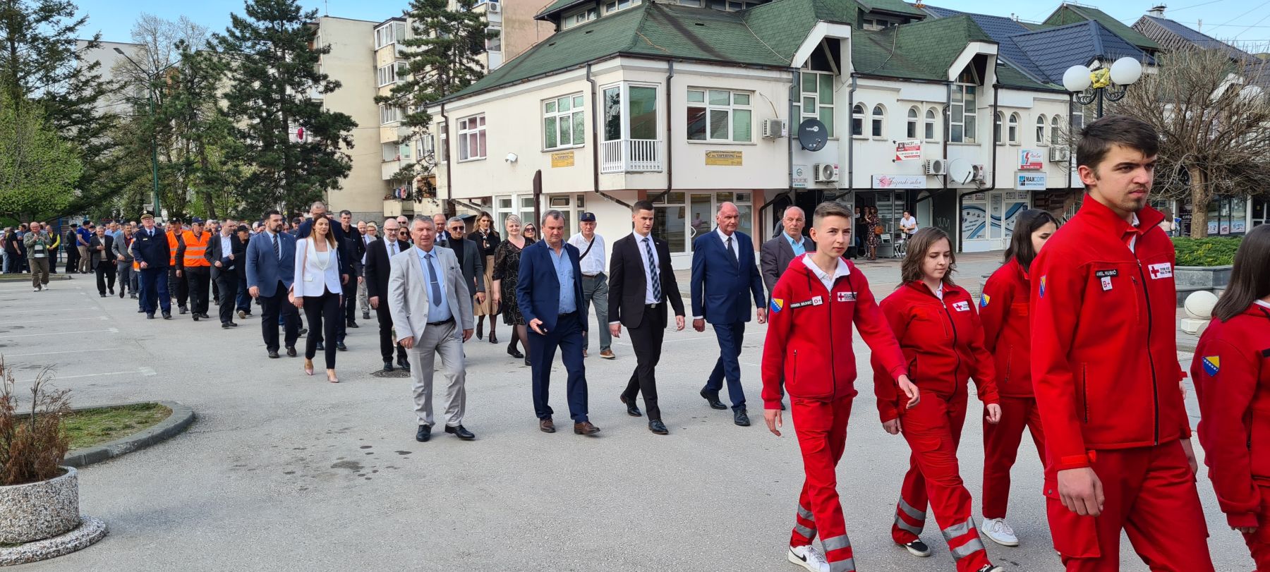 Foto: U Živinicama svečano obilježen Dan Armije Republike Bosne i ...