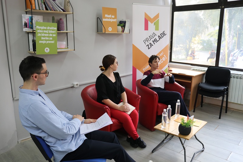 Foto/'Kafa sa M1': Na marginama bh. društva“ u Tuzli - TIP.ba