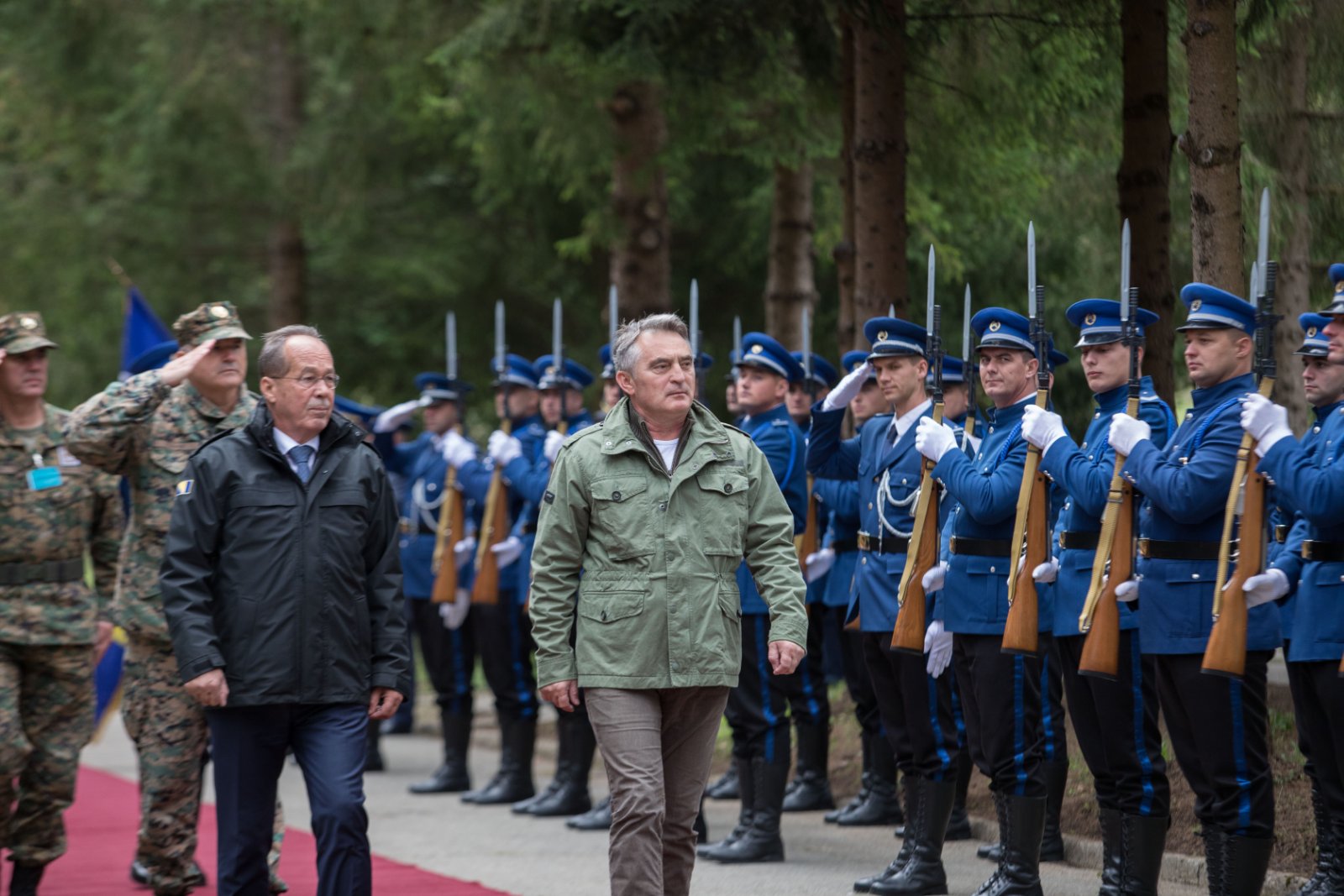 Foto: Komšić na Manjači: OS BiH pokazuju sposobnost da izvedu velike ...
