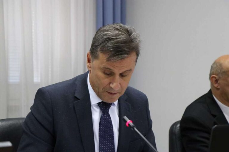 Vlada FBiH: Po 100 KM i za oko 270 hiljada nezaposlenih - TIP.ba