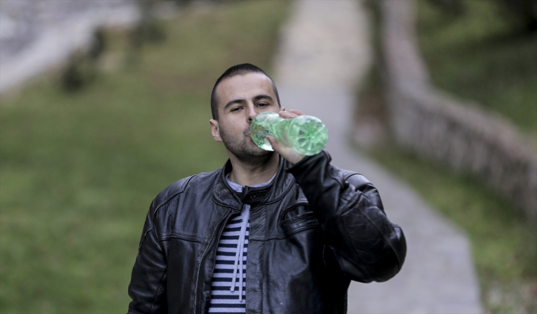 Foto: Marin zbog rijetkog poremećaja dnevno pije i do 27 litara vode ...