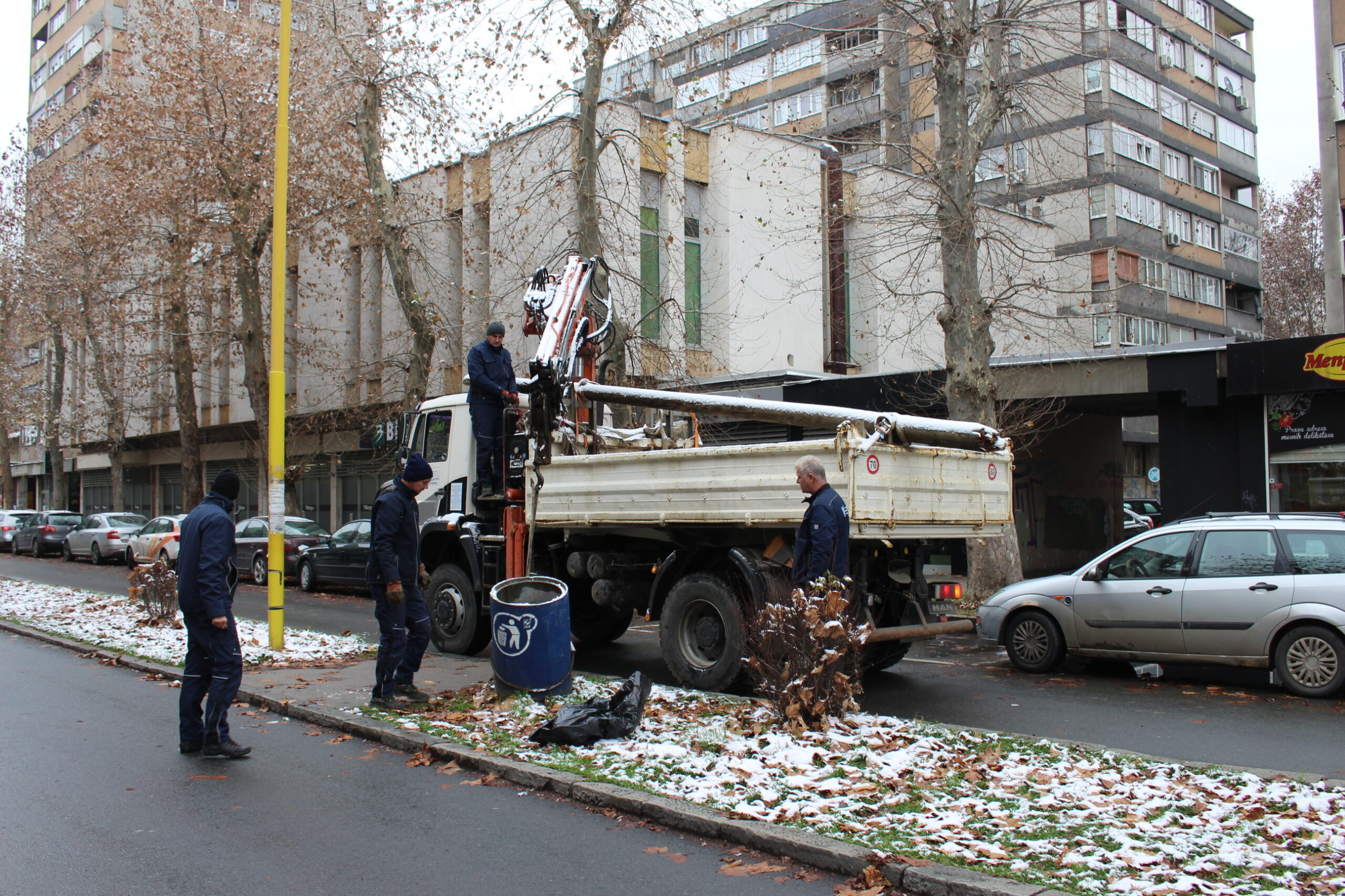 Foto/Tuzla: Nastavljena akcija održavanja higijene grada i zelenih ...