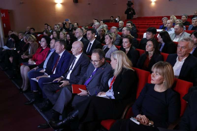 FIPA - Priznanja za 14 kompanija koje su dosad uložile 496, 7 miliona ...