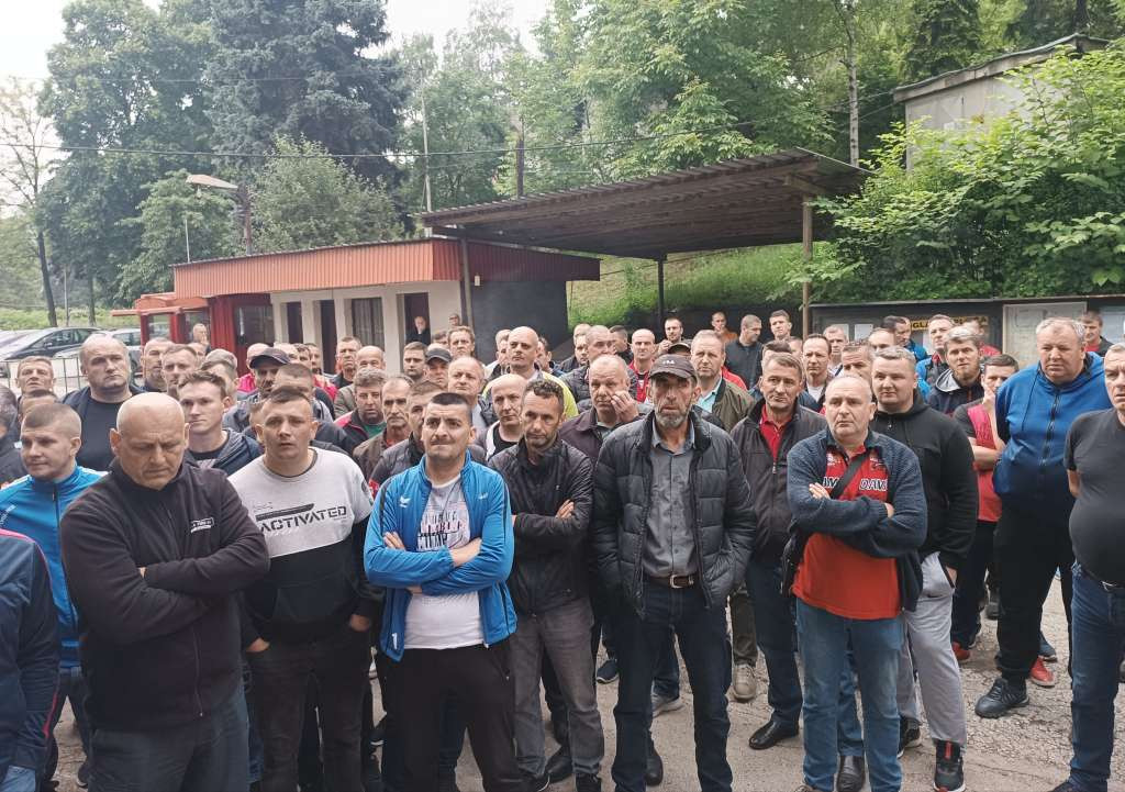 Rudari se okupili ispred zgrade RMU Zenica, direktor Hukić podnio ...