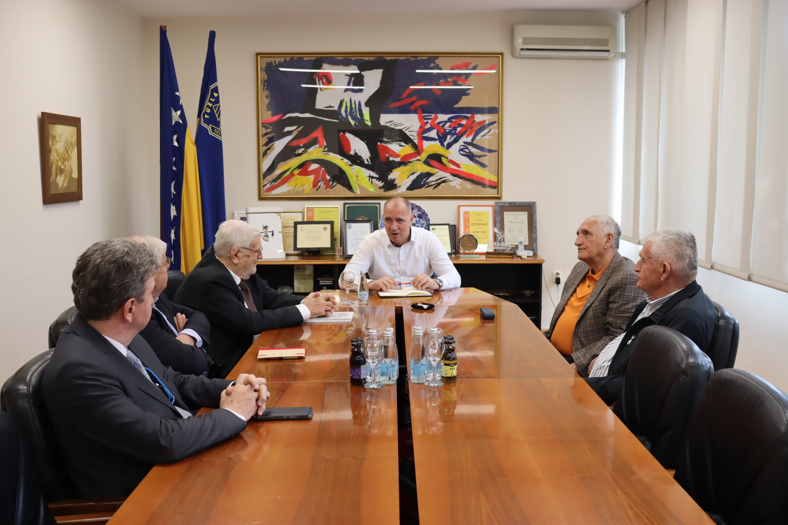 Lugavić primio grupu intelektualaca zabrinutih za sudbinu UKC Tuzla ...