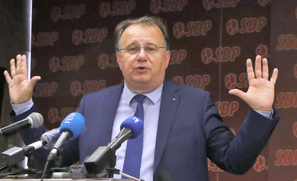 On bi k‘o da ide, drugi mu k‘o ne daju: Nikšić ostaje na čelu SDP-a ...