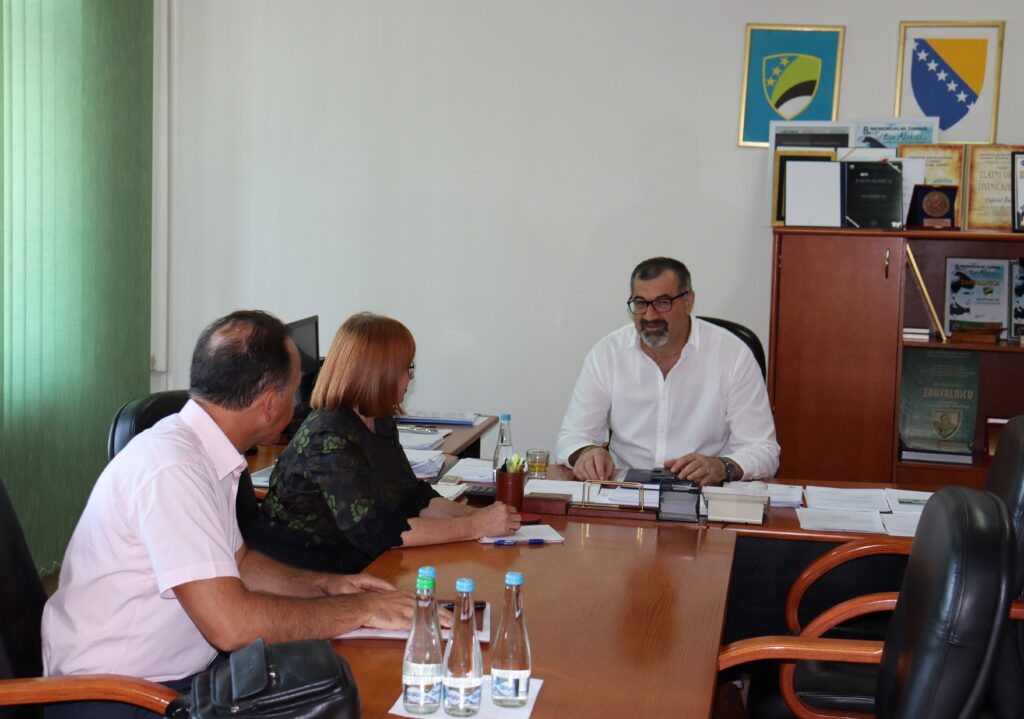 Posjeta delegacije JU Univerzitet u Tuzli Skupštini Tuzlanskog kantona - TIP.ba