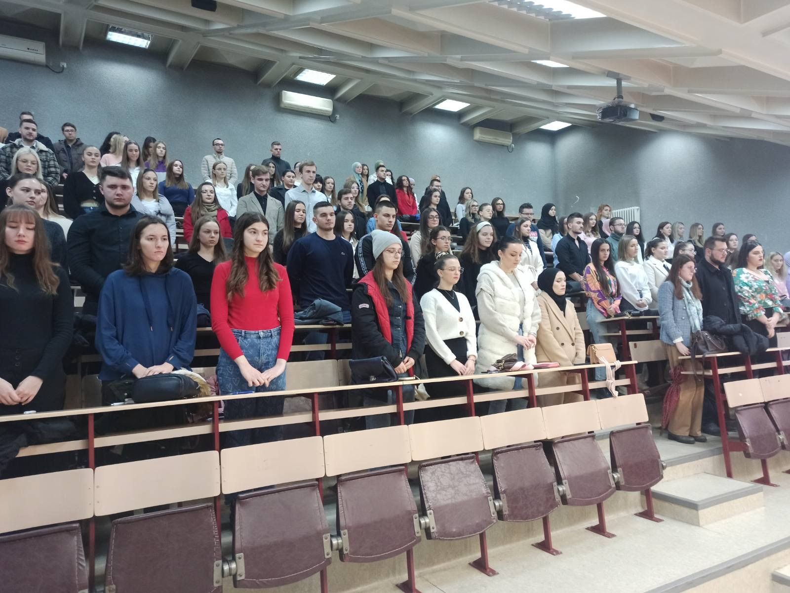 Stipendije za 115 studenata Univerziteta u Tuzli - TIP.ba