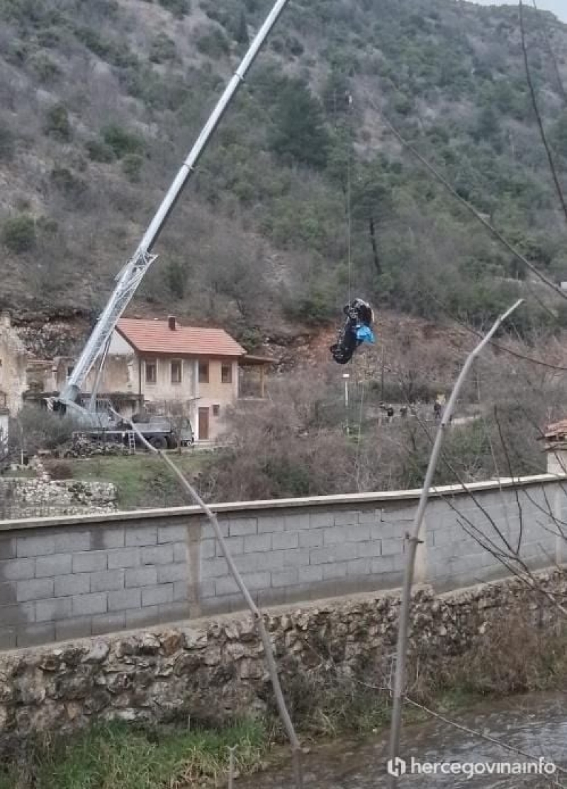 Stolac: Izvučeno vozilo iz Bregave, u njemu nađeno tijelo jednog od dvojice mladića - TIP.ba