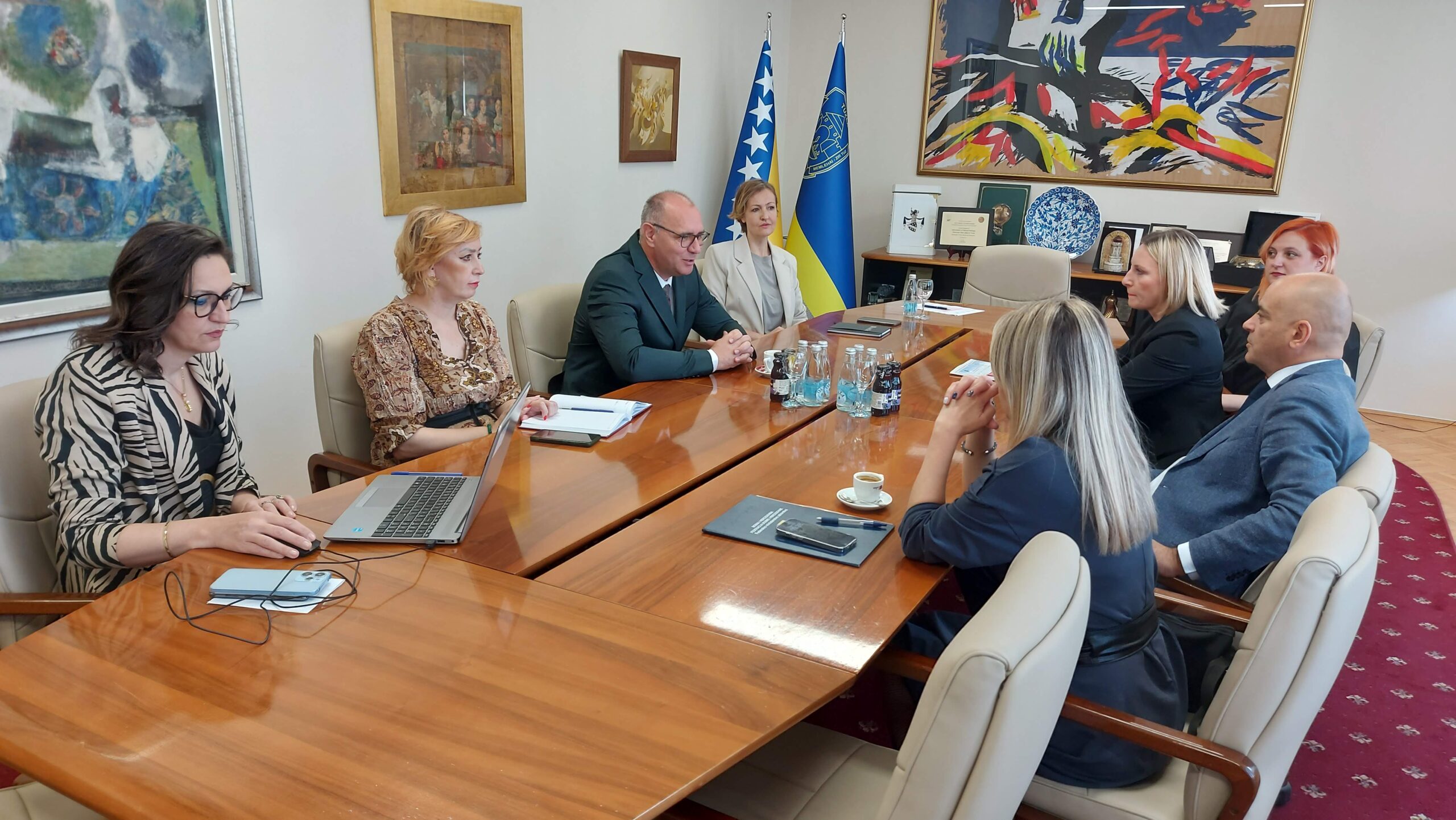 Foto: U Gradskoj upravi Tuzle prezentiran program “Zdrave zajednice u BiH” - TIP.ba