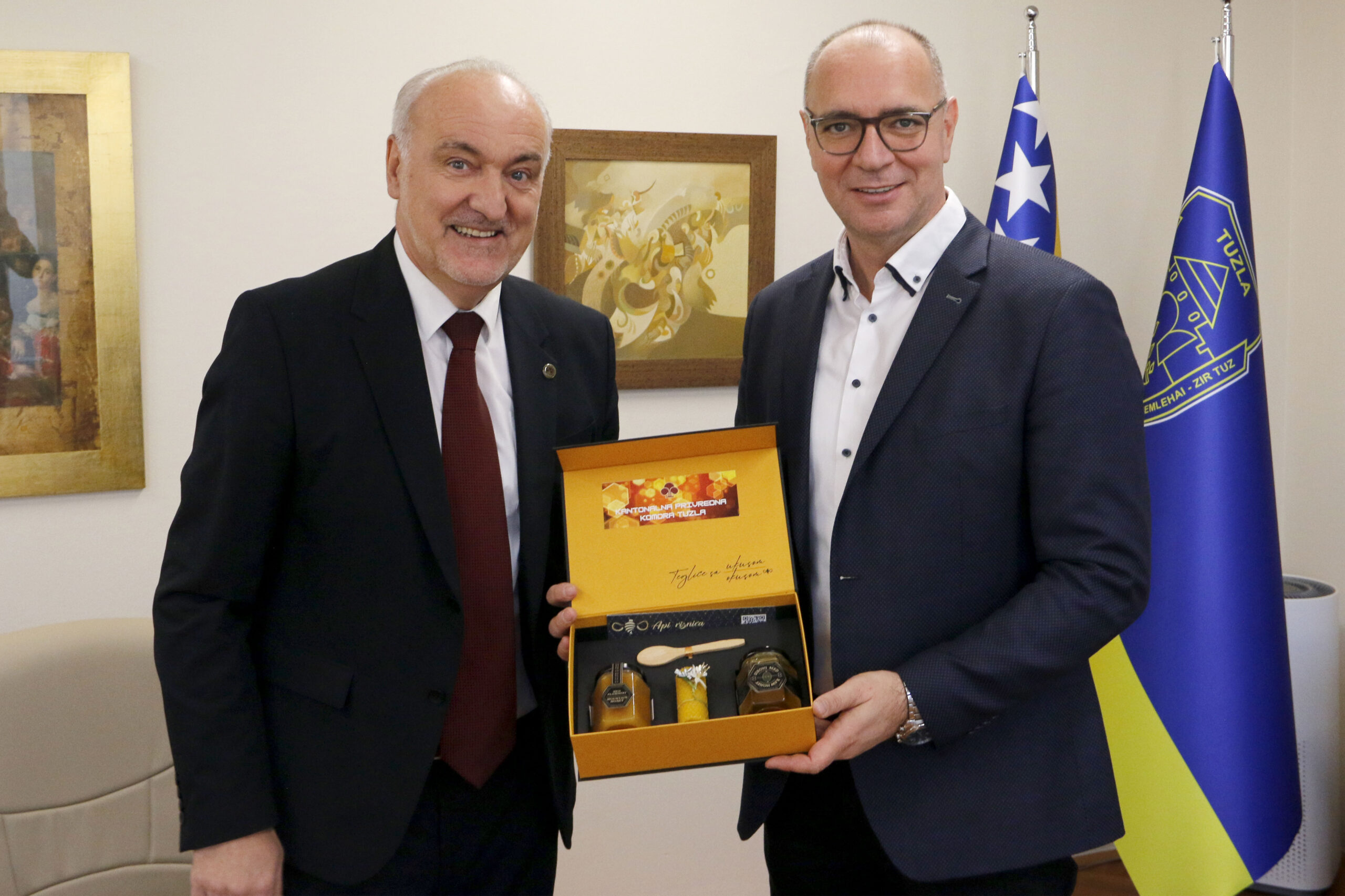 Gradonačelnik Tuzle i direktor Kantonalne privredne komore Tuzla ...