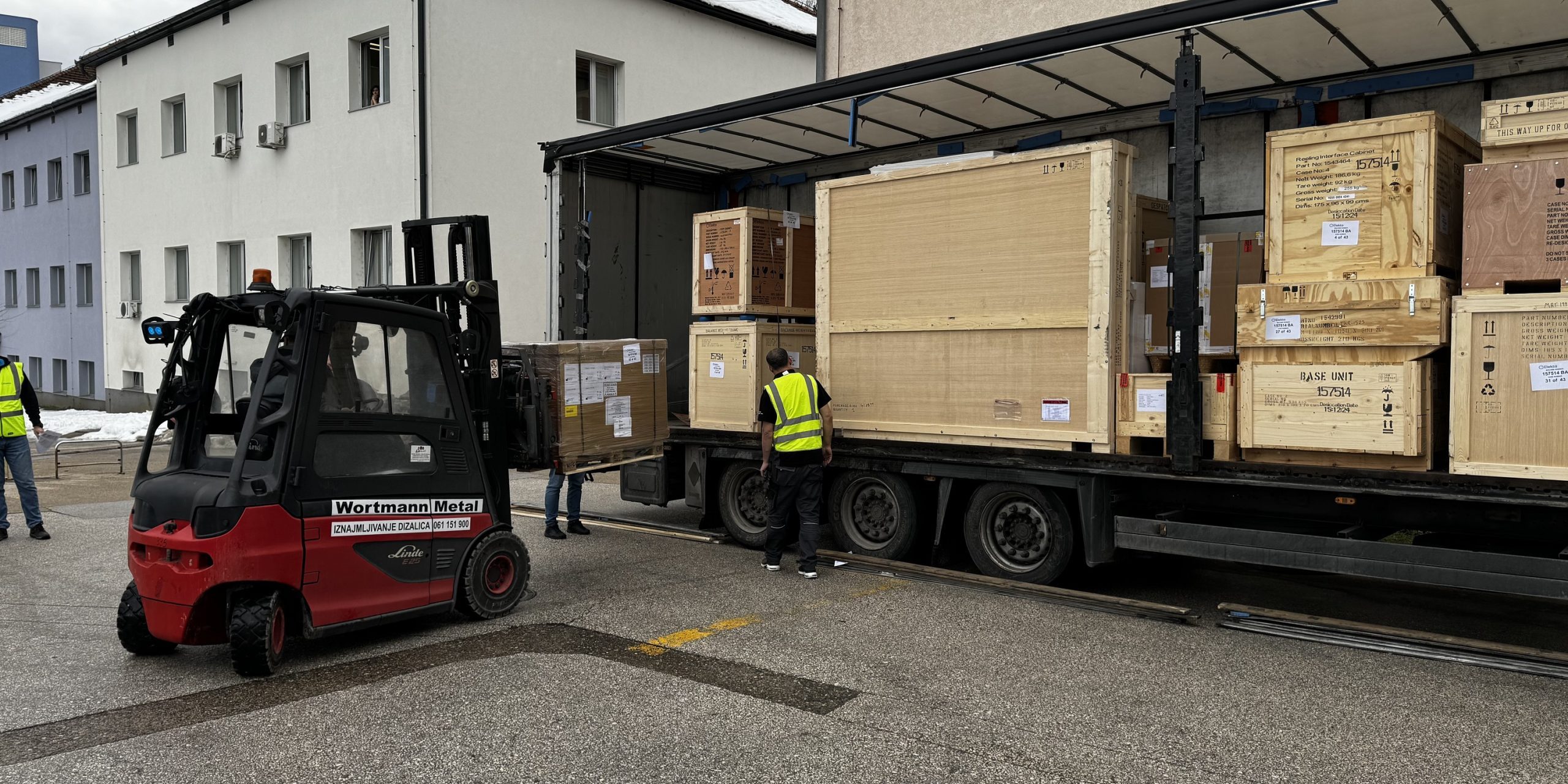 Novi linearni akcelerator isporučen Univerzitetskom kliničkom centru ...