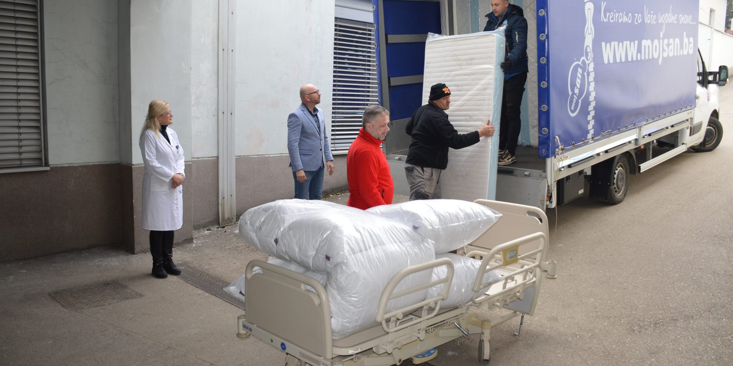 Uručeno 55 kompleta za spavanje Klinici za onkologiju UKC Tuzla - TIP.ba