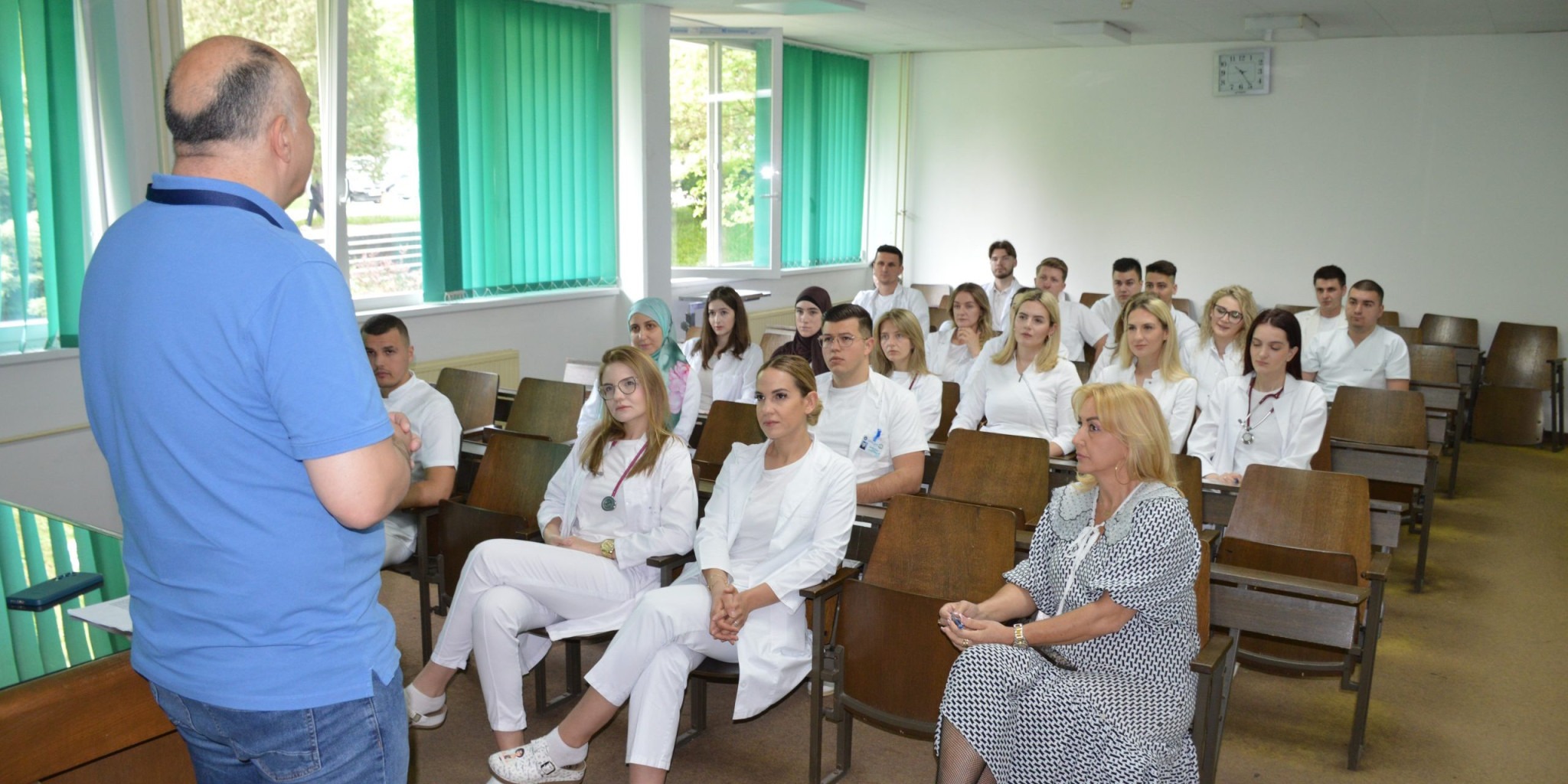 UKC Tuzla širi nastavnu bazu: Studenti Medicinskog fakulteta Univerziteta u Zenici na kliničkoj ...