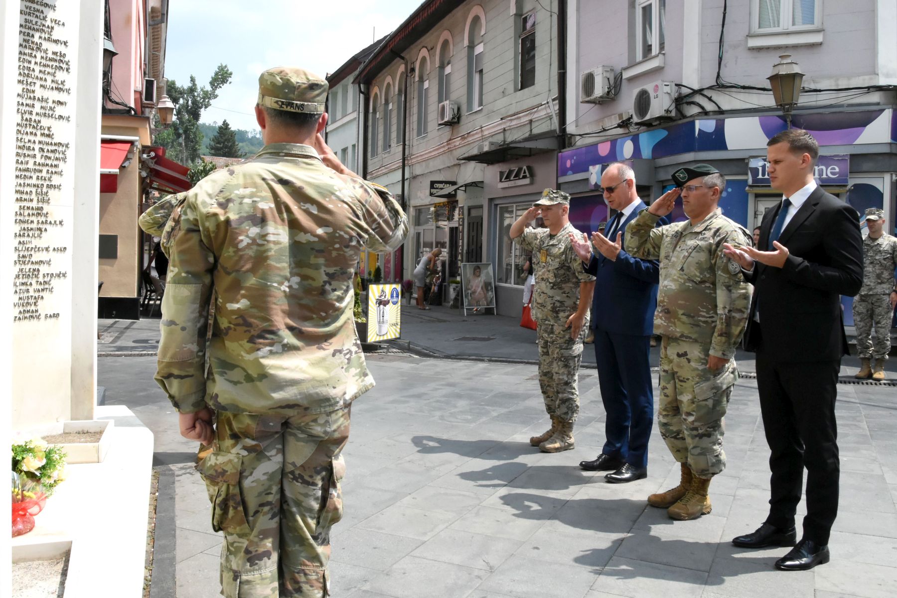 Foto: Premijer Tuzlanskog kantona ugostio Komandanta NATO štaba u BiH ...