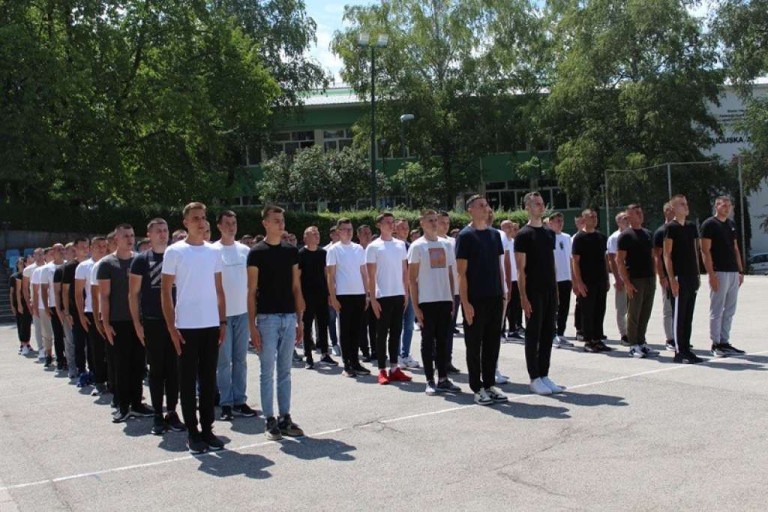 Stotinu kadeta MUP-a Tuzlanskog kantona započelo osnovnu policijsku ...