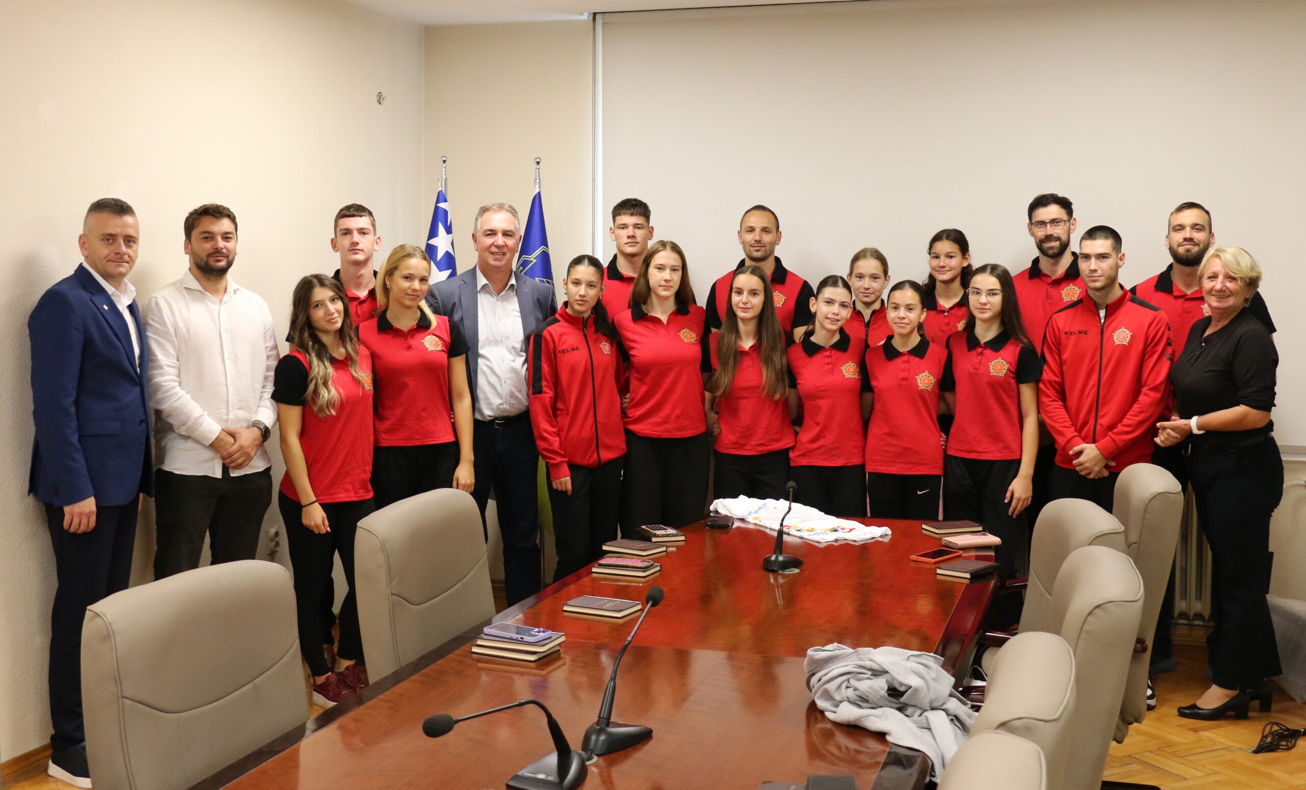 Foto: U Gradskoj upravi Tuzle upriličen prijem za Atletski klub „Sloboda Tehnograd“ - TIP.ba