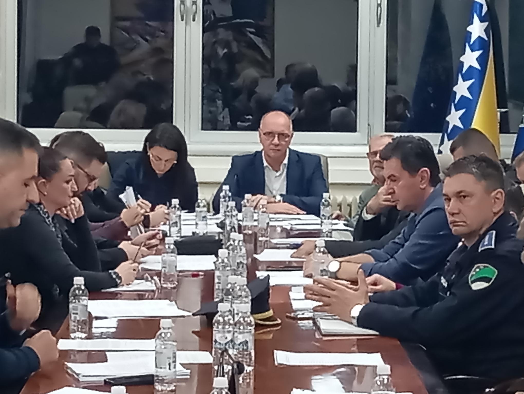 Foto: U Gradskoj upravi Tuzle održan kolegij vijeća i gradonačelnika, najavljene mjere pomoći ...