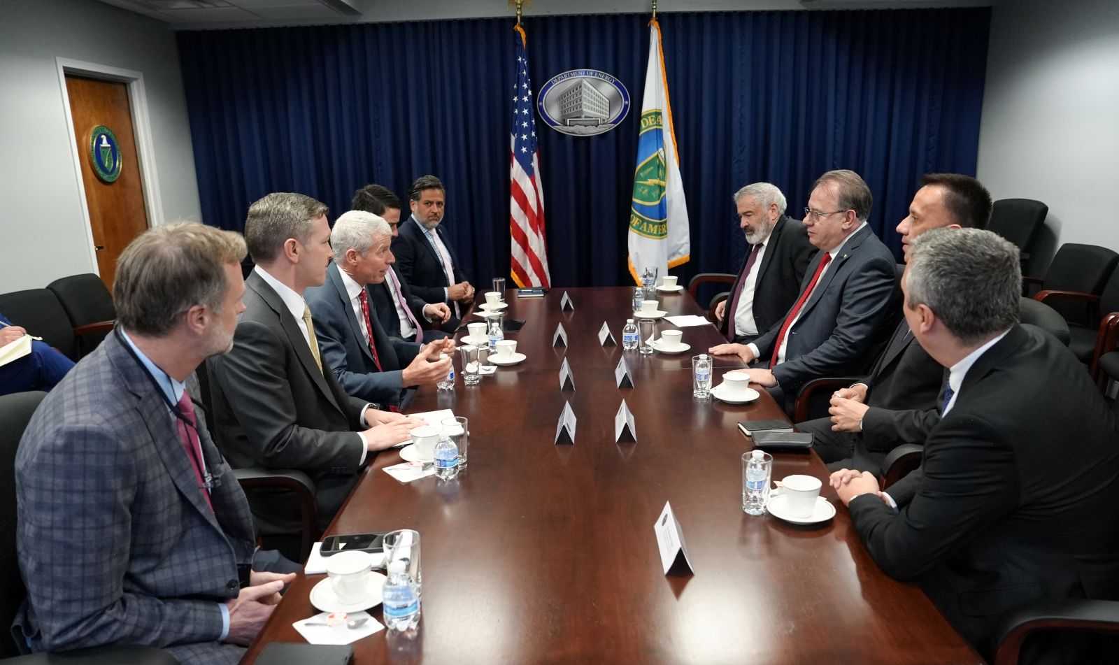 Foto: Premijer Nikšić i ministar Lakić sa američkim ministrom ...